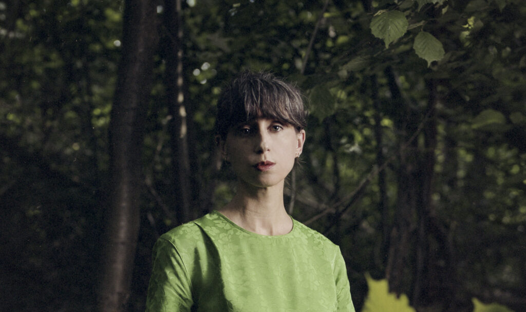 Dream-Folk-Künstlerin Hazel Iris veröffentlicht die Spoken Word ...