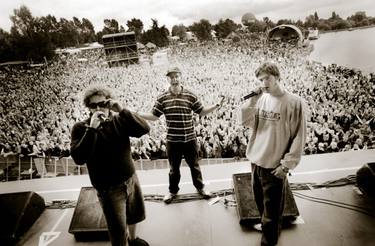 Deichkind: Songs, Alben und Bio der schrillsten Band Deutschlands ...