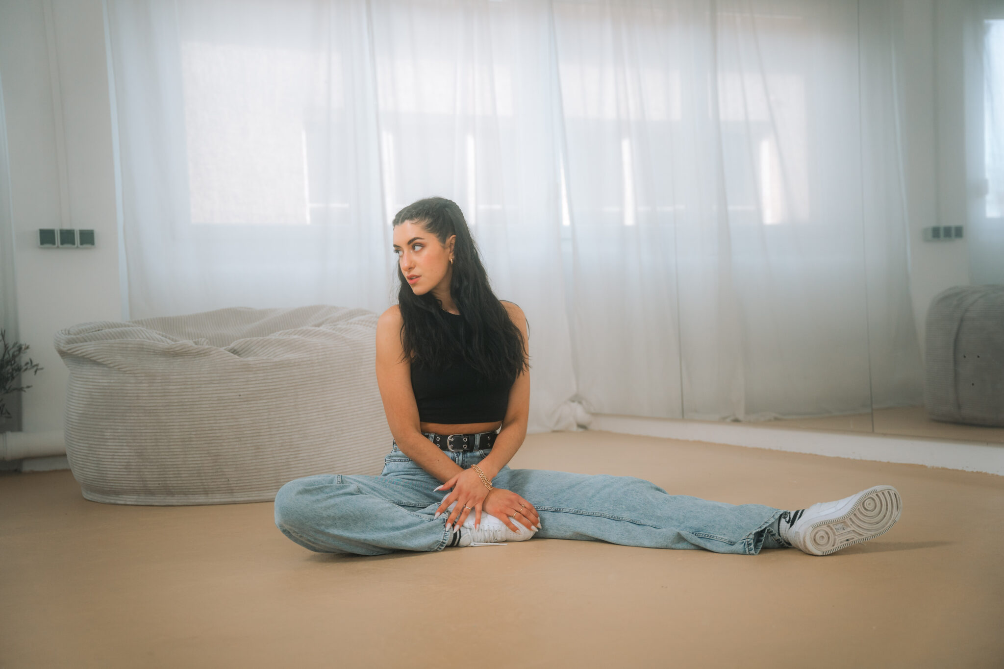 Trap-Pop Prinzessin Laura Brizuelas neuen Single "Emoji" 1 neu