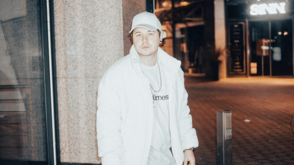 Macon und Enny-Mae - "Say It Right"(Musikvideo) » TONSPION